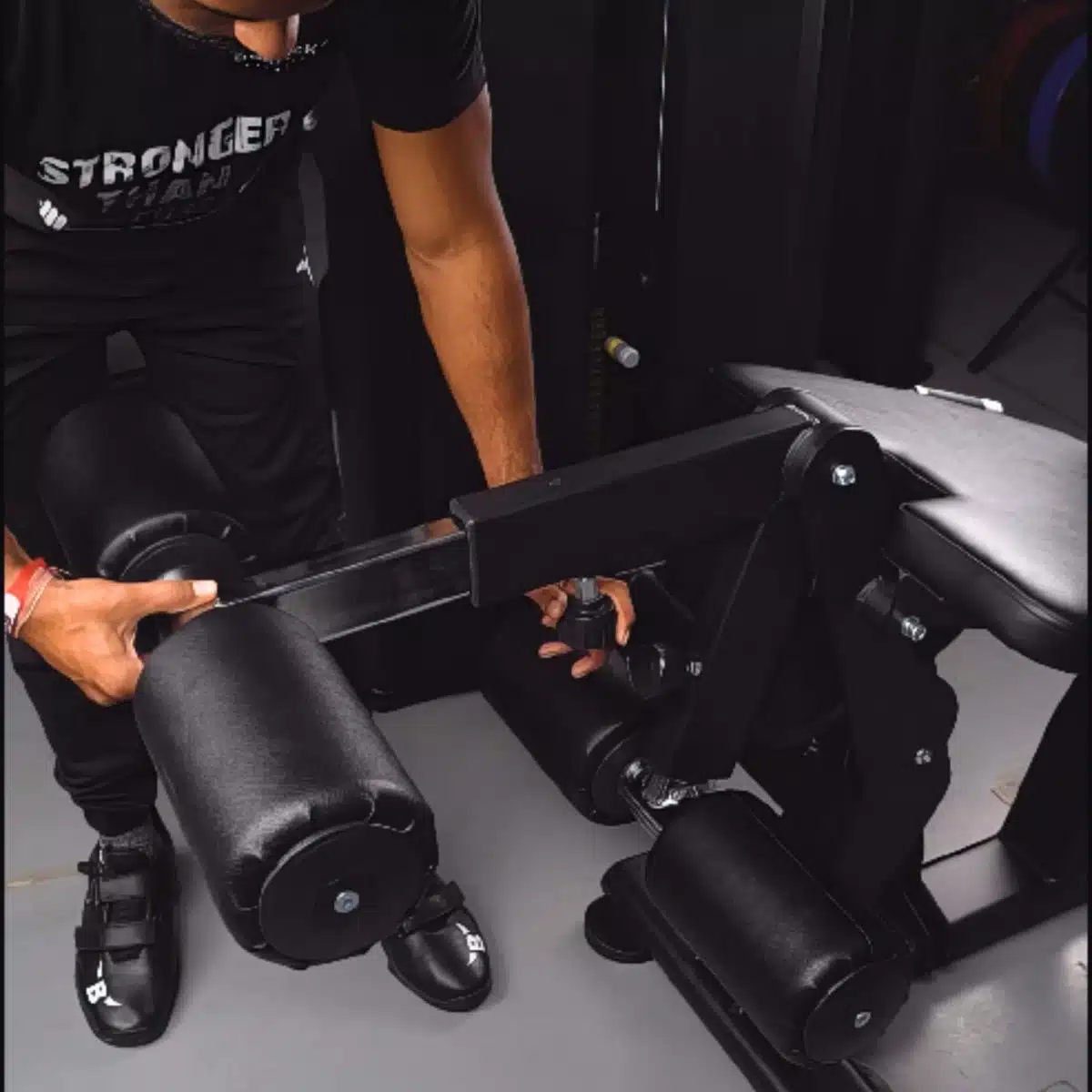 BullrocK Leg Extension & Prone Leg Curl Machine
